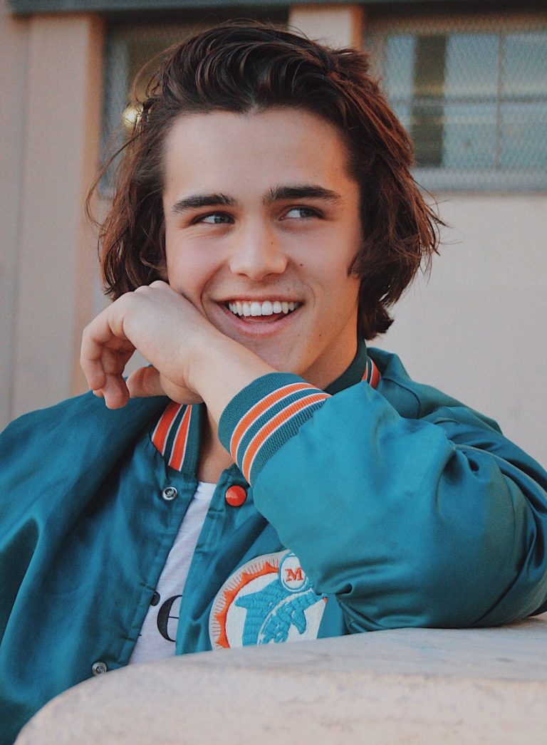 Charlie Gillespie: Wiki, Bio, Age, Height, Net Worth, Girlfriend ...